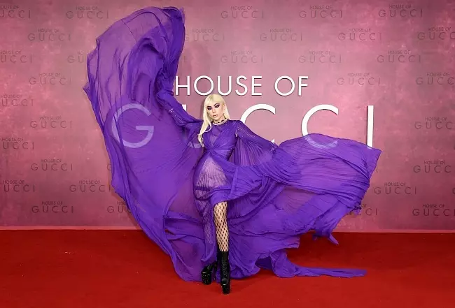 Lady Gaga w sukience Gucci i biżuterii Tiffany & Co. zdjęcie nr 3