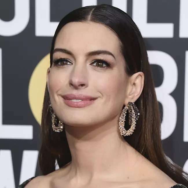 Nnukwu egbugbere ọnụ sara mbara dị ka foto Anne Hathaway # 8