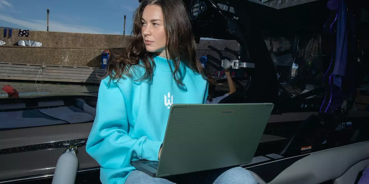 Wave Hunters Club įkūrėja Anna Abishina – apie wakesurf bendruomenę, verslą ir technologijas