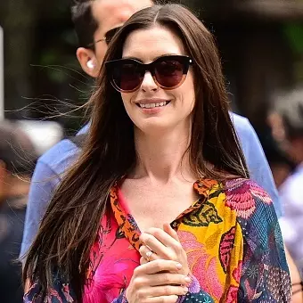 Anne Hathaway sary # 2