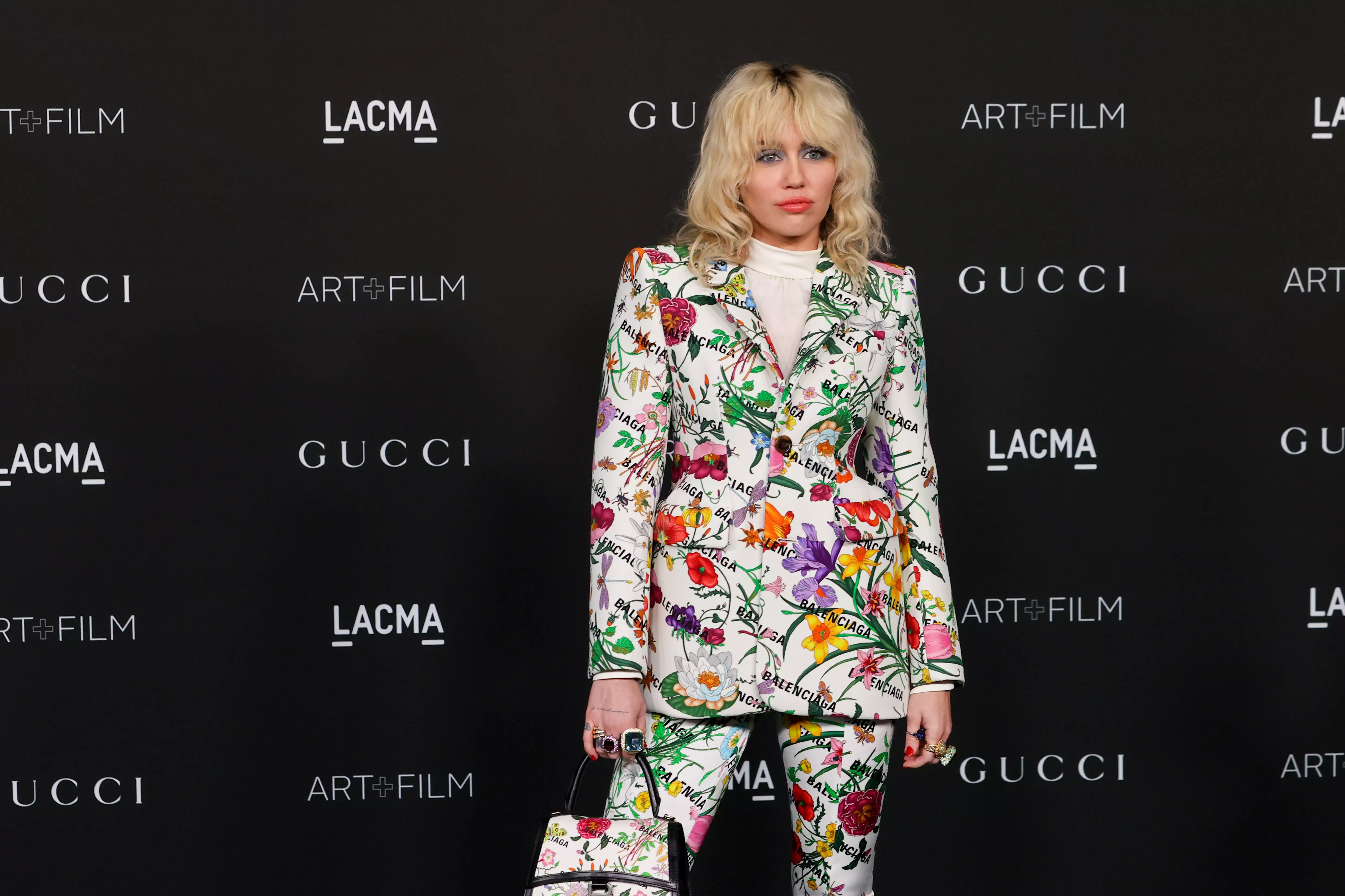 Billie Eilish dengan atasan tembus pandang, Jared Leto dengan bulu dan penampilan cerah lainnya dari Art + Film LACMA 2021