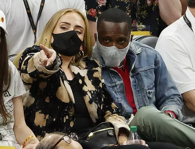 Adele ma Rich Paul i le Los Angeles Lakers taaloga ia Iulai 2021 ata #2