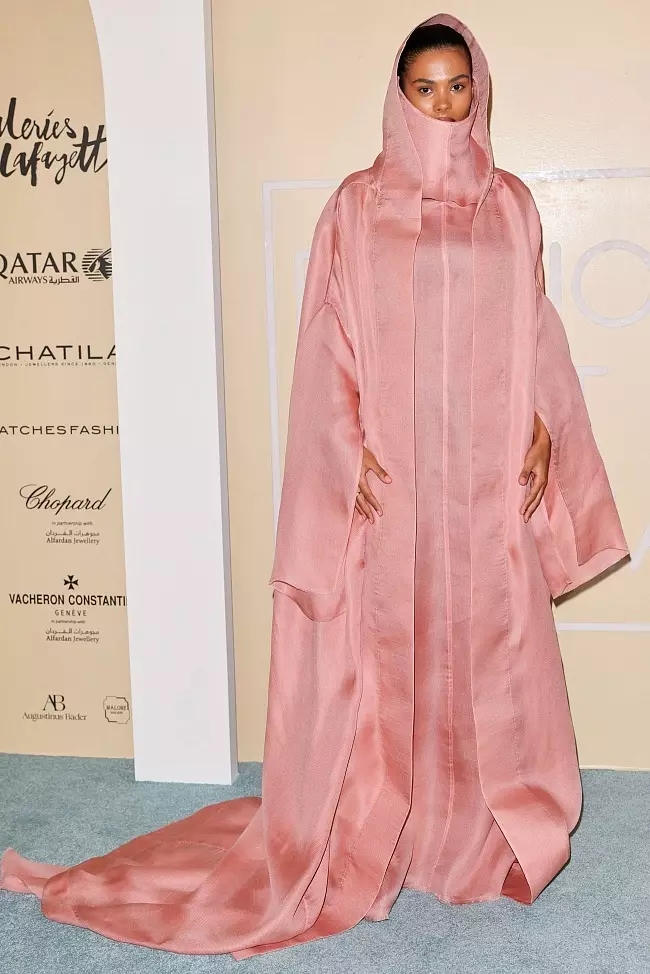 Tina Kunaki nan Fashion Trust Arabia Prize 2021 foto # 1