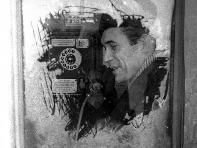 Kosarev B. Berbicara di telepon. kota Moskow; 1960-an foto no.4