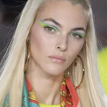 Neona ēnas (Versace 2022. gada pavasara-vasaras izstāde) 2. fotoattēls