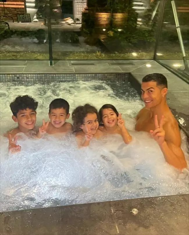 Cristiano Ronaldo og Georgina Rodriguez venter tvillinger