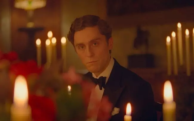 Jack Farthing mar Phrionsa Charles grianghraf # 3