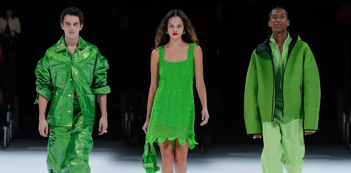 Quali colori hanno sostituito il caratteristico verde nella collezione Salon 03 Bottega Veneta?