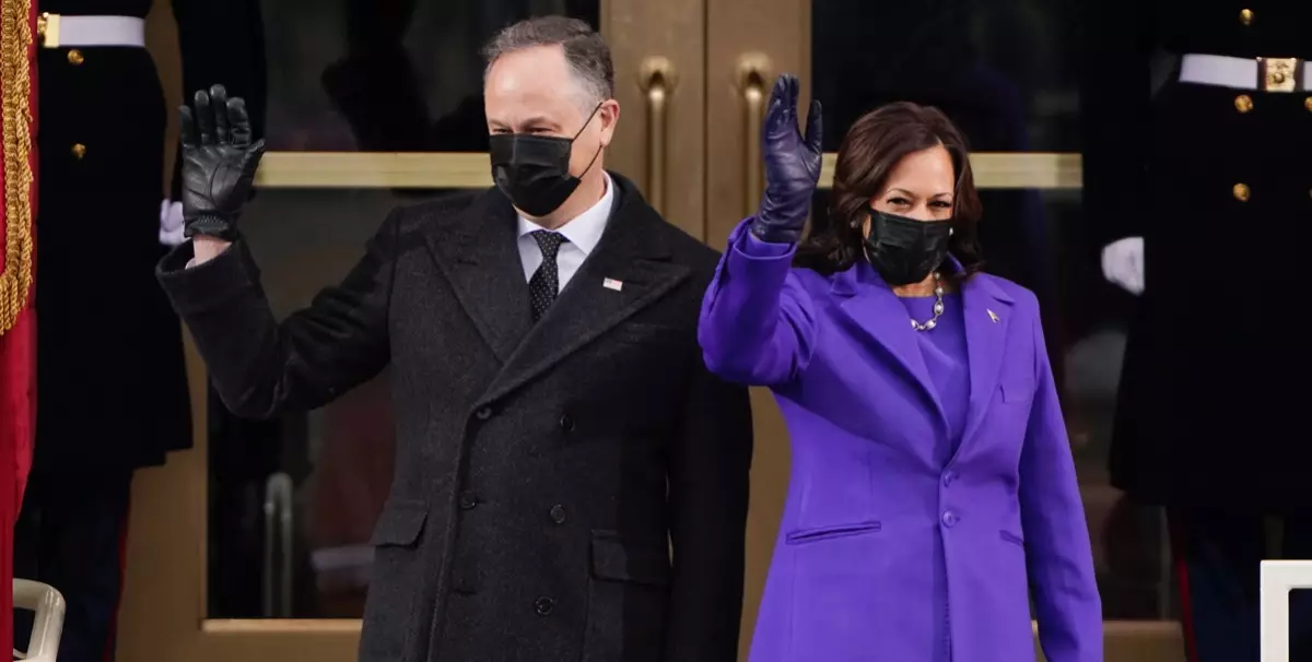 Hanes un darn: Mwclis perlog Kamala Harris