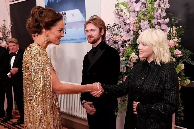 Kate Middleton, Finneas O'Connell u Billie Eilish fil-premiere ta' No Time to Die ritratt # 1