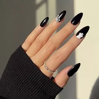 Zdobienie paznokci o tematyce Halloween (zdjęcie: @nailsbyalsn) zdjęcie nr 20