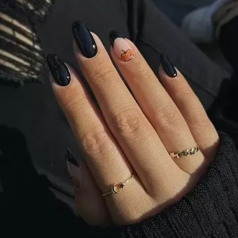 Zdobienie paznokci o tematyce Halloween (zdjęcie: @ amyle.nails) zdjęcie nr 22