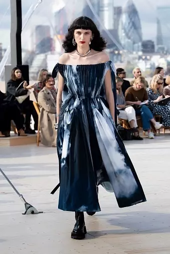 Alexander McQueen musim semi-usum panas 2022 poto # 3