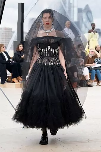 Alexander McQueen tar-rebbiegħa-sajf 2022 ritratt # 6