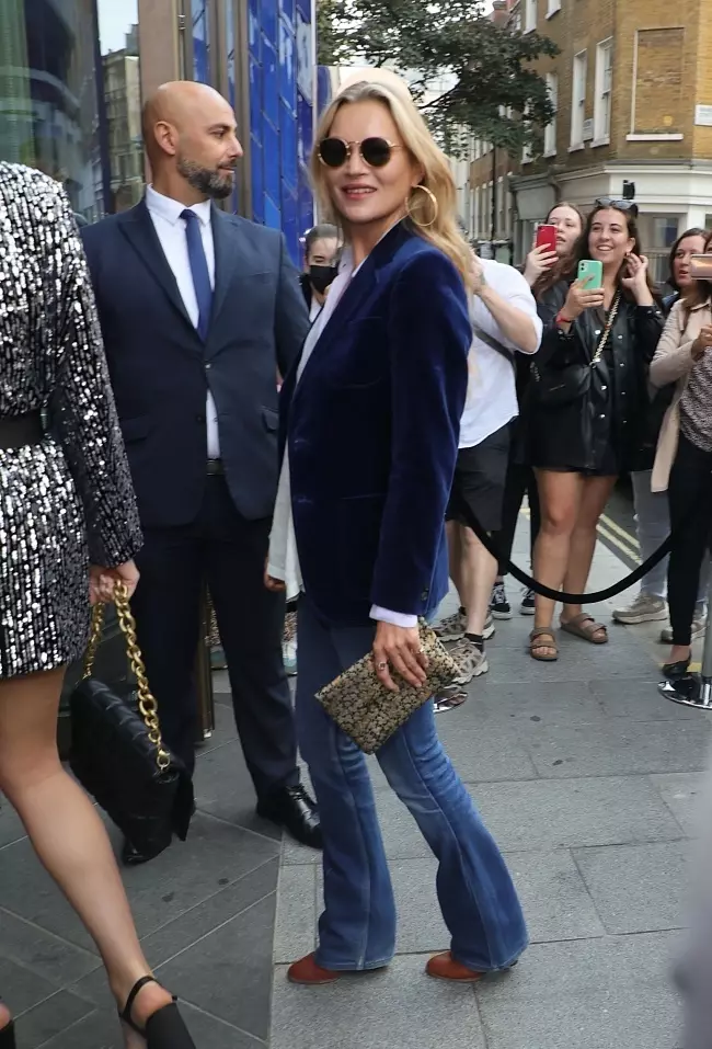 Kate Moss à la Fashion Week de Londres printemps-été 2022 photo #1