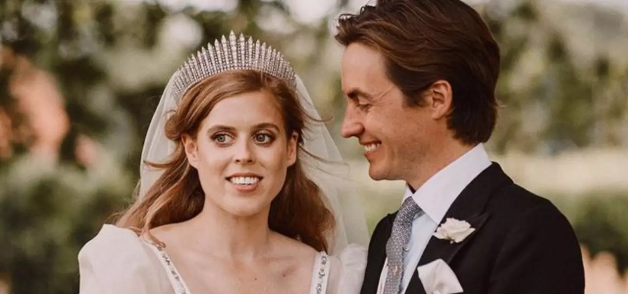 Ny Princess Beatrice sy Edoardo Mapelli Mozzi dia mankafy ny diany voalohany miaraka amin'ny zanany vavy vao teraka