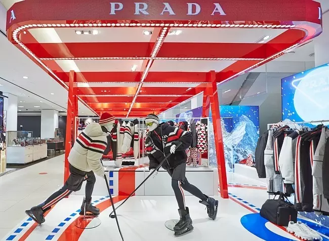 Pop-up Raum Prada On Ice an TSUM Foto # 1