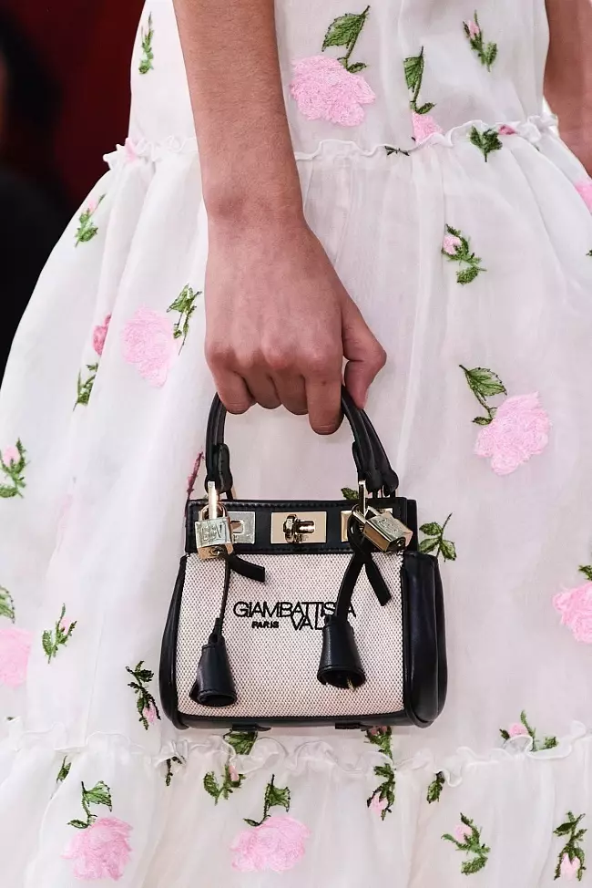 Giambattista Valli spring-summer 2022 photo # 19