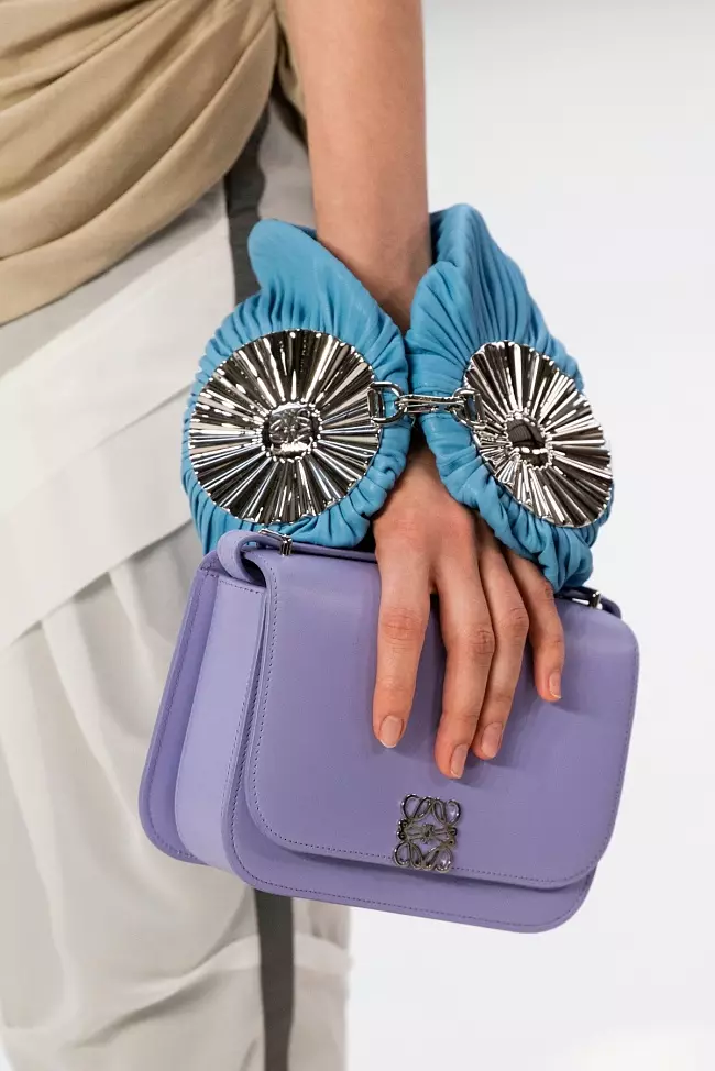 Loewe ربيع-صيف 2022 الصورة رقم 31