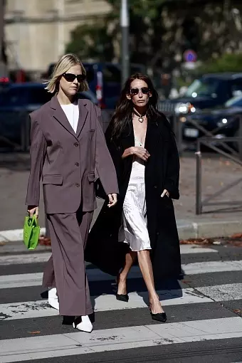 Linda Tol och Chloe Arush på Paris Fashion Week för vår-sommar 2022 foto # 1