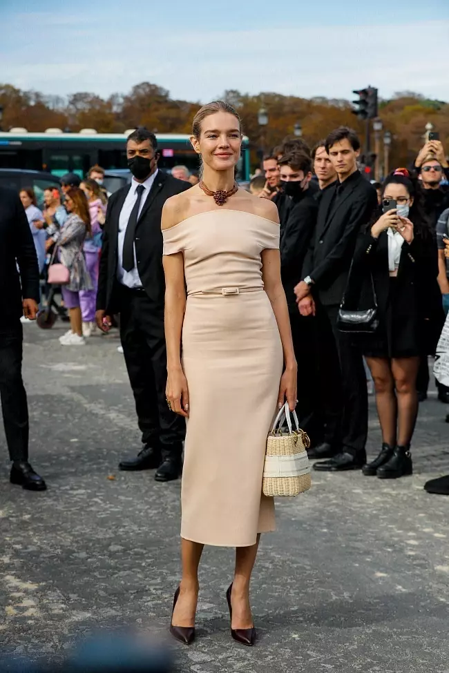 Natalia Vodianova antes do desfile de Dior primavera-verán 2022 foto #1