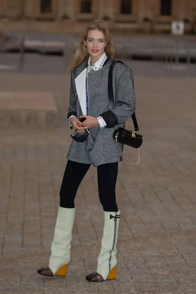 Natalia Vodianova antes do desfile de Louis Vuitton primavera-verán 2022 foto #5