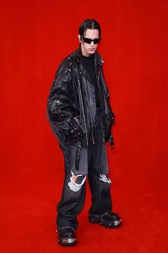 Balenciaga ጸደይ-የበጋ 2022 ፎቶ # 13