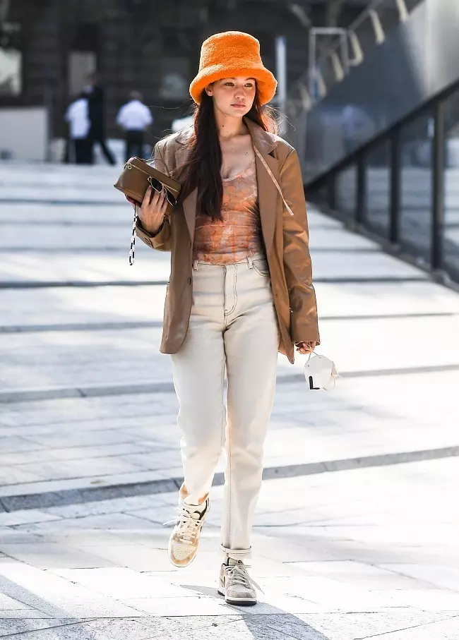 Gigi Hadid na Milan Fashion Week wiosna-lato 2022 zdjęcie nr 3