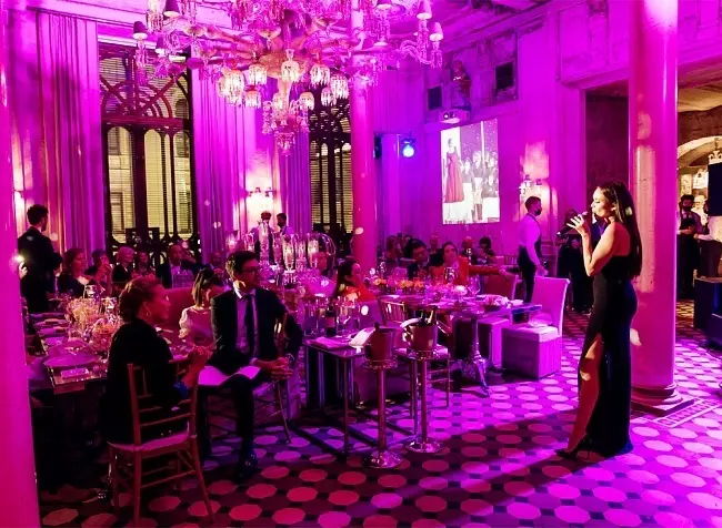 Aida Garifullina si esibisce alla sua festa di compleanno nella Baccarat Cristal Room foto n. 1