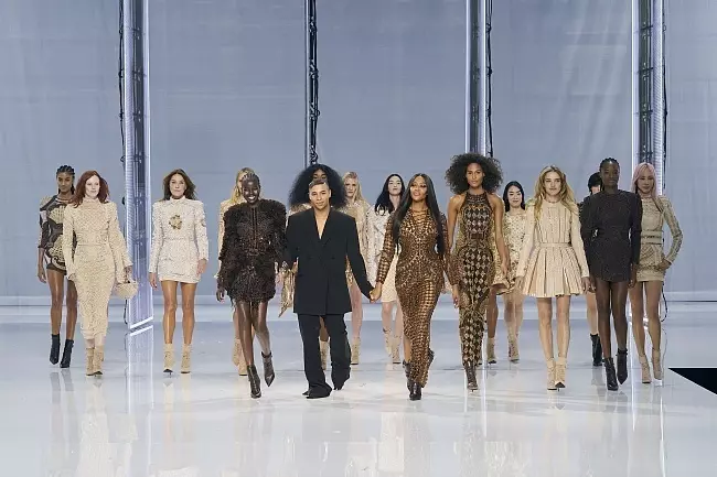 Finale show Balmain maitiid-simmer 2022 foto # 21