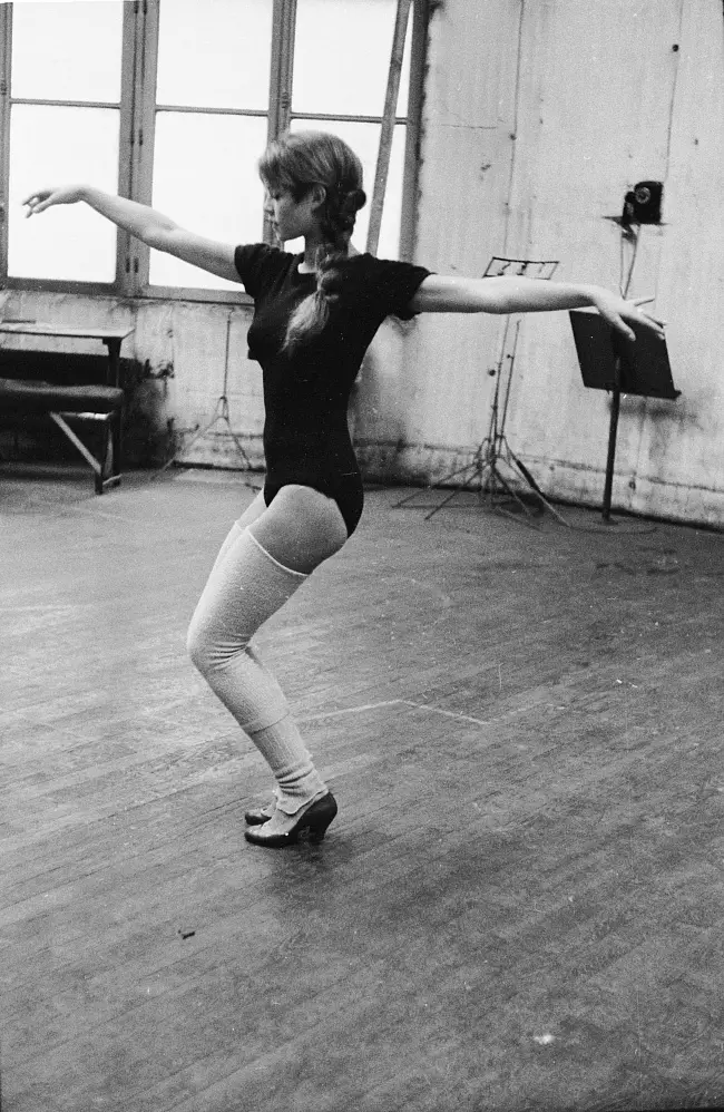 Brigitte Bardot mu ishuri rya ballet, 1956 ifoto # 2