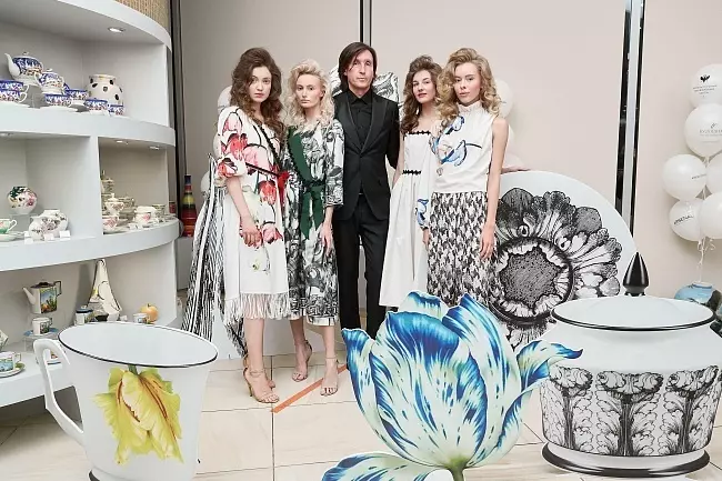 Condensé de mode : collection printemps-été de Loro Piana, défilé Roberto Cavalli mis à jour et autres actualités 32778_36