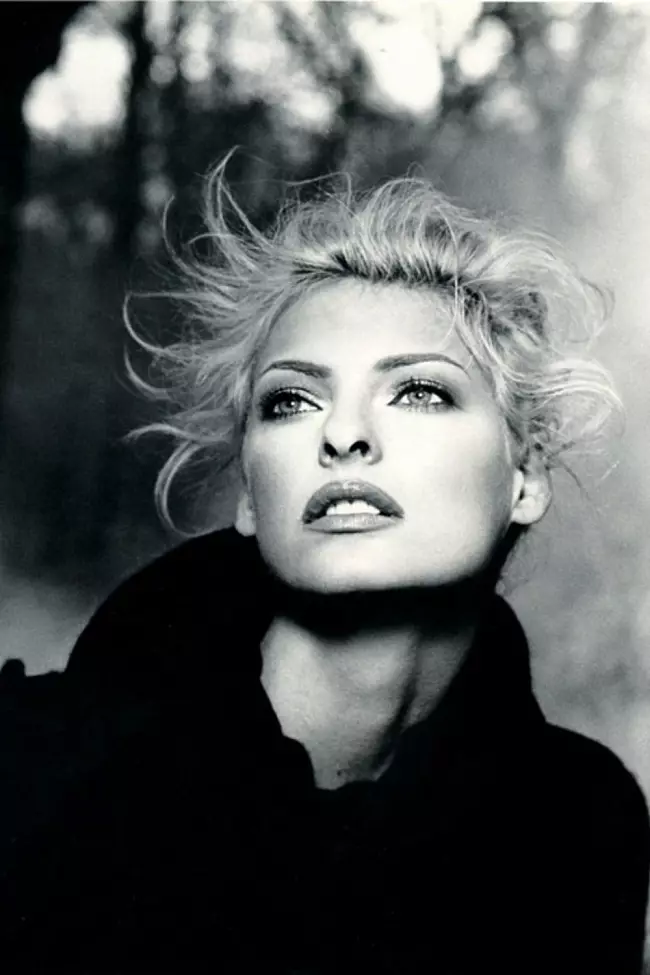 Linda Evangelista ao amin'ny fampielezan-kevitra Chloe, 1995 sary # 1