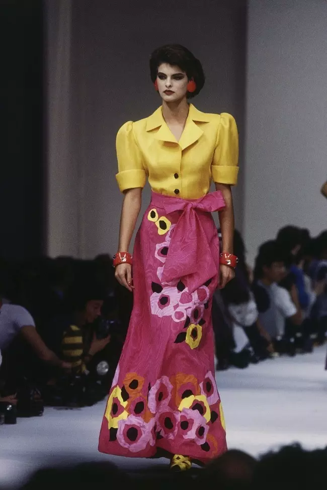 Linda Evangelista ni ibi iṣafihan Yves Saint Laurent ni Ilu Paris, Fọto 1986 # 3