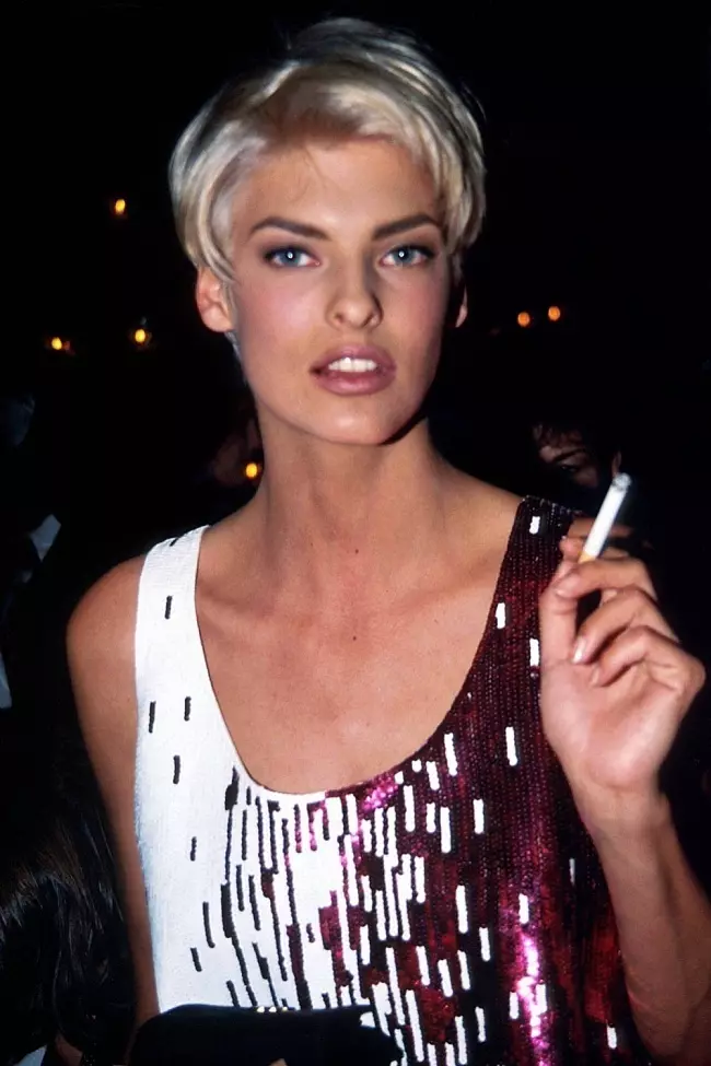 Linda Evangelista at The Armory gala, 1990 sawir # 4