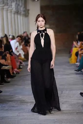 Alberta Ferretti mmiri-okpomọkụ 2022 foto # 10