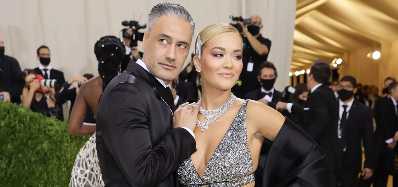 Por que todos están tolos polo romance entre Rita Ora e Taika Waititi?