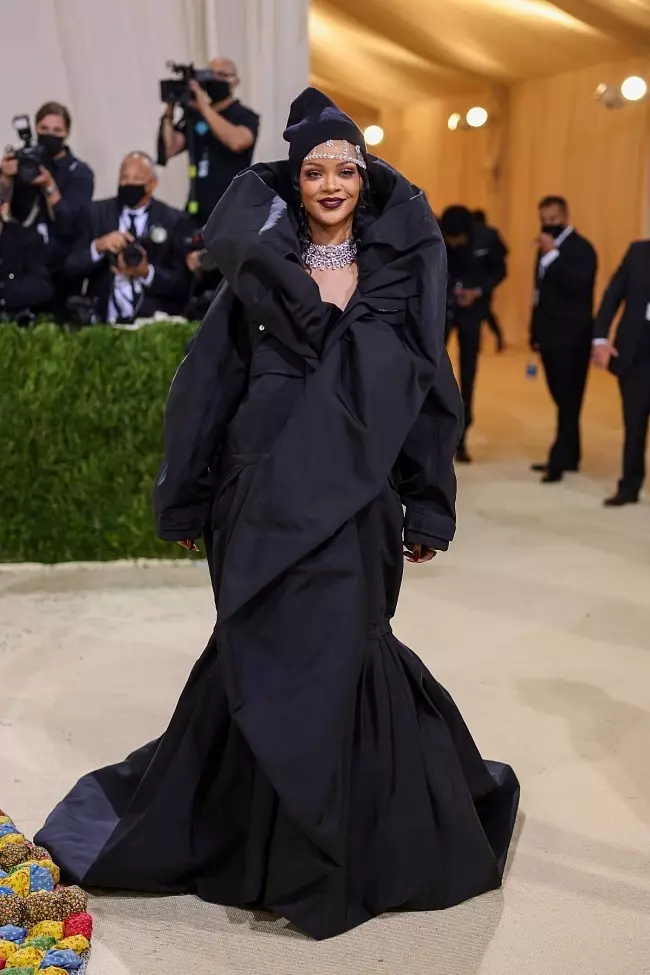 Rihanna a Balenciagában # 110