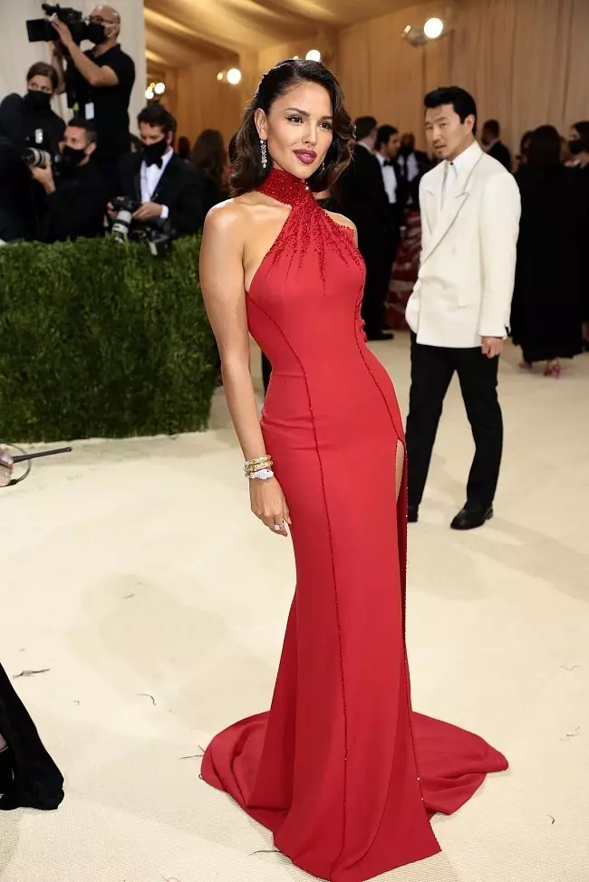 Eiza Gonzalez a 45. számú Versace-fotón