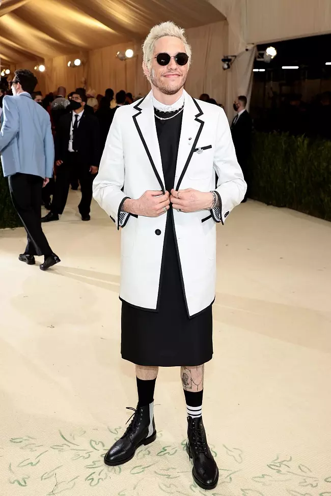 Pete Davidson dalam foto Thom Browne #54