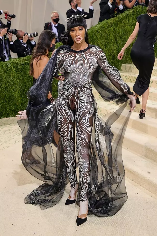 Winnie Harlow az Iris Van Herpen 83-as fotójában