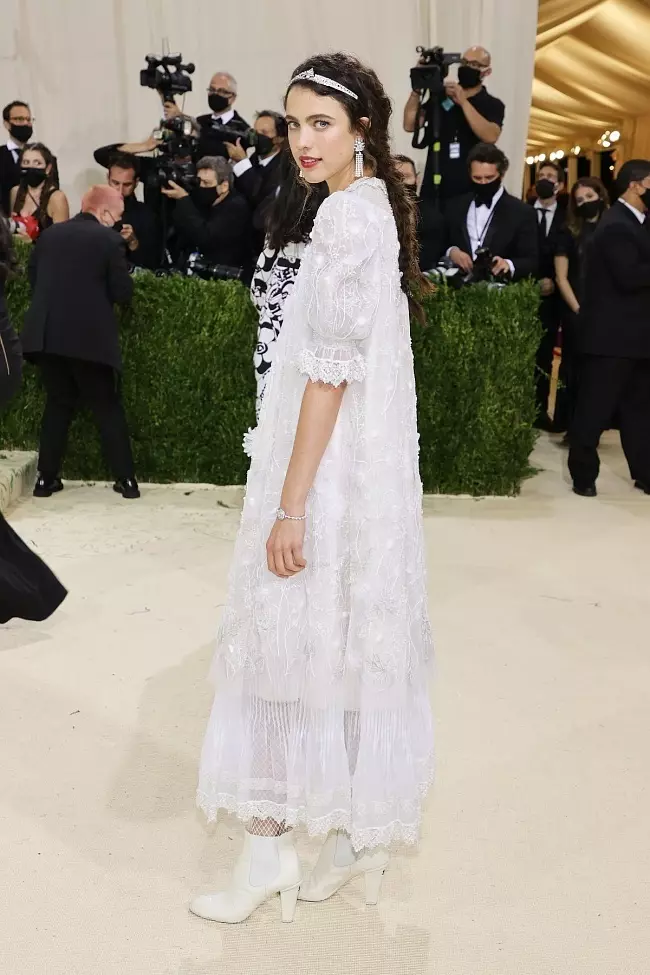 Margaret Qualley í Chanel mynd # 99