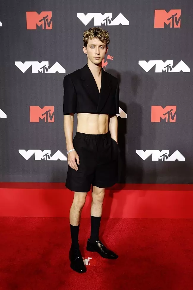 Troy Sivan a cikin hoton Fendi # 15