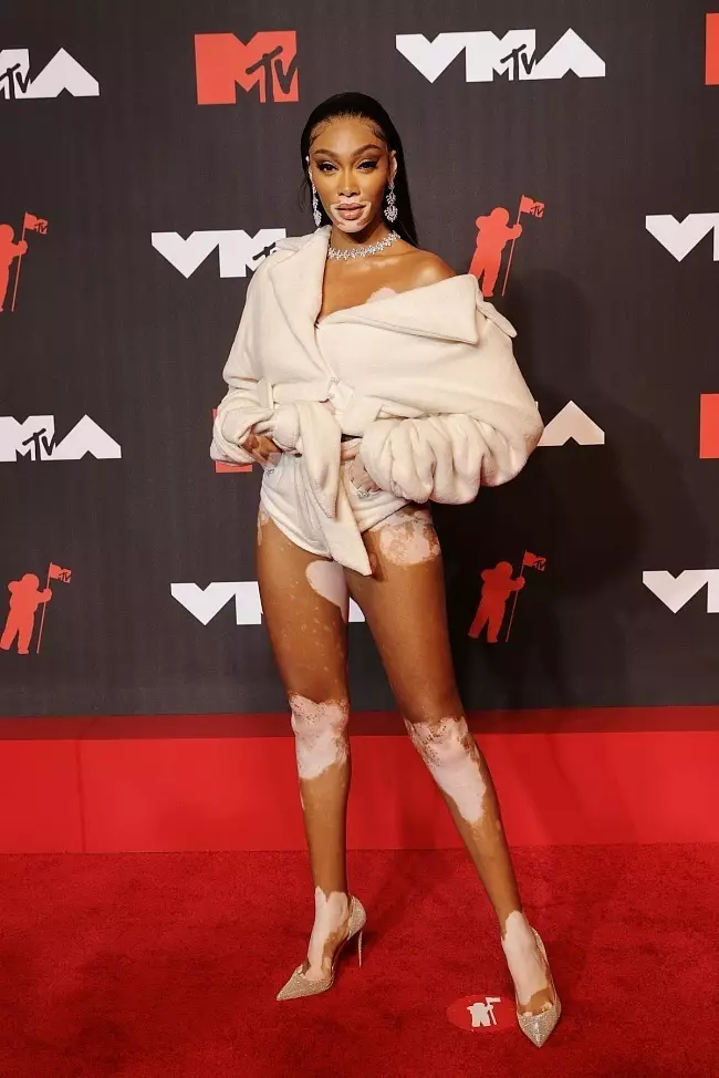 Winnie Harlow sa larawan ng alahas na LaQuan Smith at Messika # 16