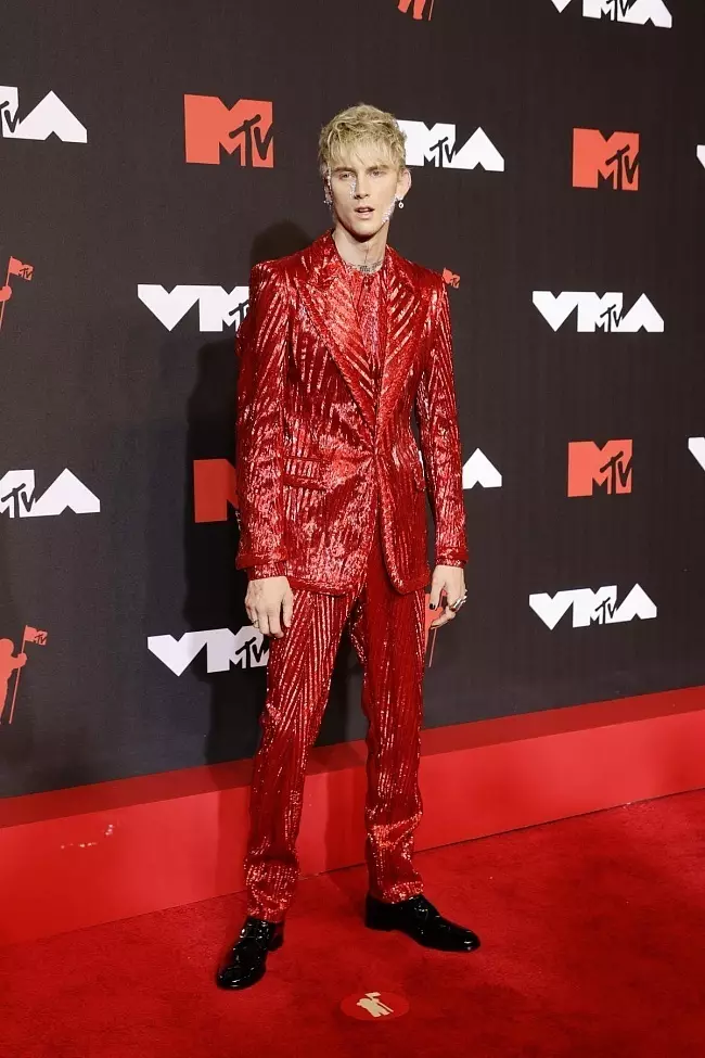 Machine Gun Kelly in Dolce & Gabbana hoto # 9