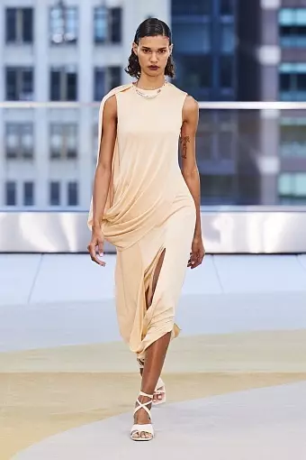 Isithombe sika-Jonathan Simkhai spring-summer 2022 # 18