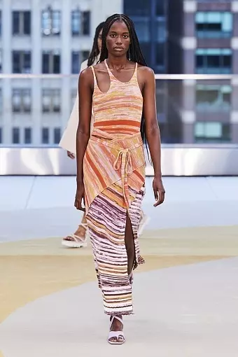 Isithombe sika-Jonathan Simkhai spring-summer 2022 # 20