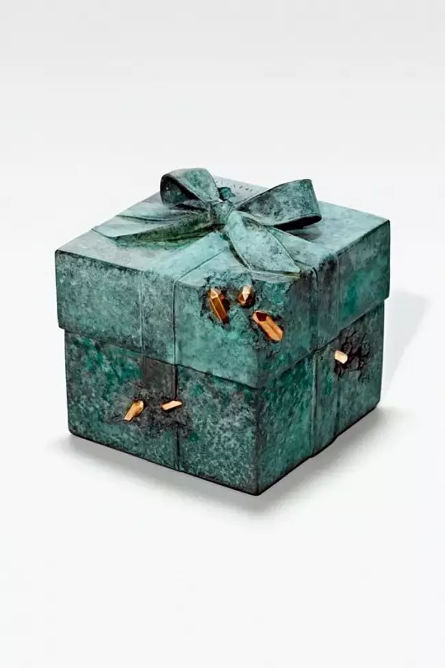 Daniel Arsham Tiffany Blue Box® ඡායාරූපය # 1 ගේ මූර්ති