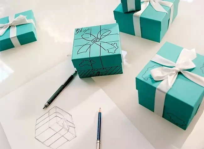 Proceso de creación de bocetos de la escultura Tiffany Blue Box® Foto n. ° 3