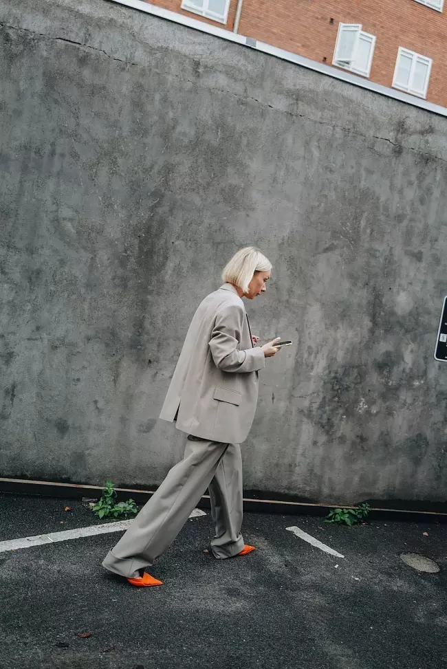 Modieuze trucs voor de herfst, die je kunt leren van streetstyle heldinnen foto # 16